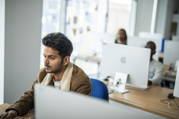 ¿Cómo estudiar a distancia en el extranjero con tu IELTS?